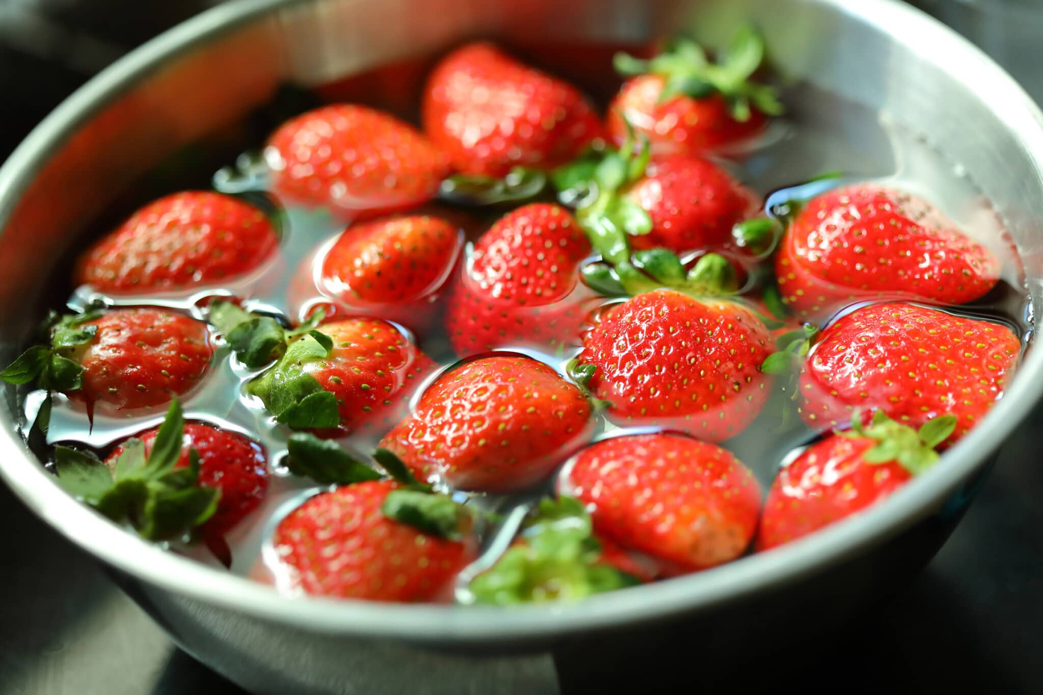 3 Best Ways to Wash Strawberries - Clean Green Simple